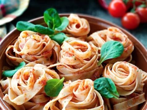Гнезда из макарон с фаршем: пошаговый рецепт