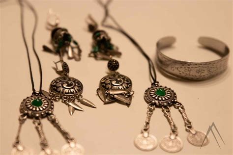 Kyrgyz clothing - Central Asia Guide