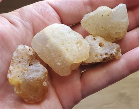 The Many Different Faces of Chalcedony: More Than Just a Pretty Stone ...