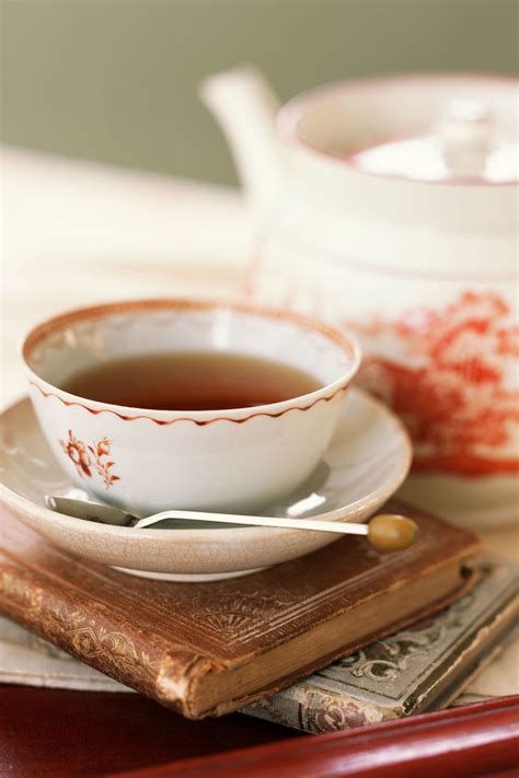 13 Reasons to Drink Tea - Health Benefits of Green and Black Tea