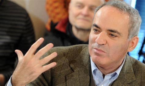 Г.Каспаровт Латвийн иргэншил олгохоос татгалзжээ
