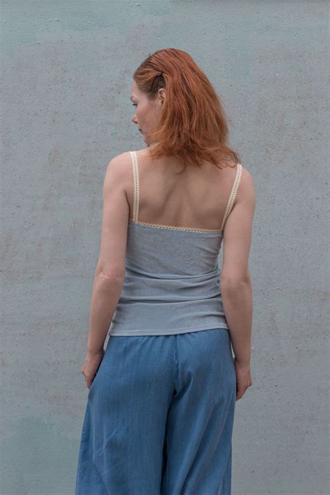 Sommer Top Lisi, Top Hellblau - Top aus Sammt mit Gelbe Borte ...