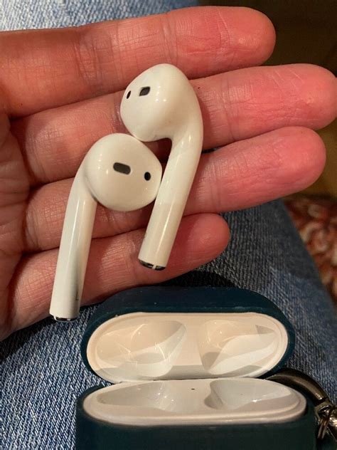 Наушники Apple Airpods MV7N2RU/A White в Алматы - цены, купить в ...