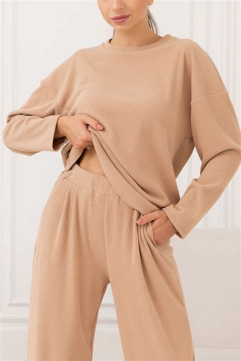Костюм из лапши лонгслив и брюки в бежевом цвете - MimiPajamas