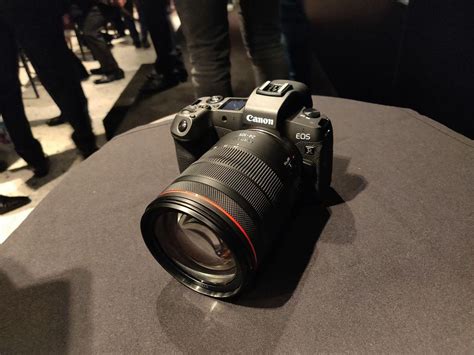 Полнокадровая беззеркальная камера Canon EOS R представлена официально