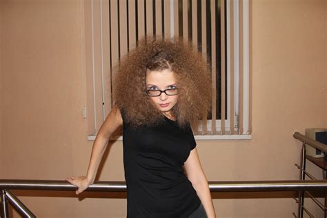 Алла: Завивка волос на шпильки.
