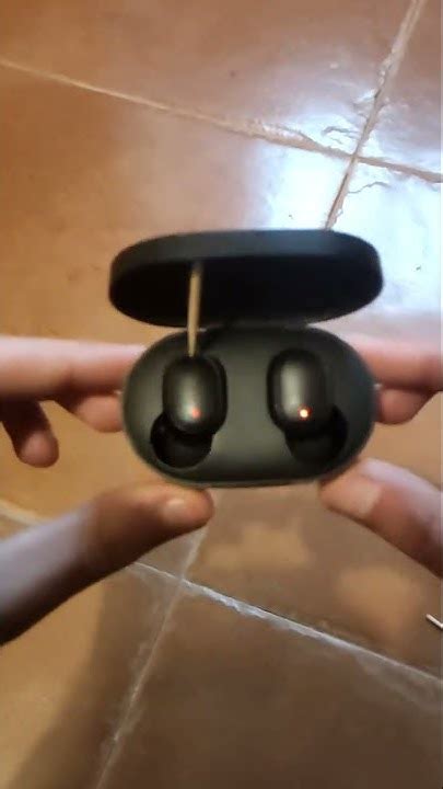 ЧТО ДЕЛАТЬ ЕСЛИ НЕ ЗАРЯЖАЕТСЯ ОДИН НАУШНИК|airdots, airdots 2. - YouTube