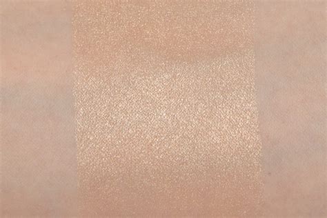 Лучшие хайлайтеры и бронзеры - 2020 | Beauty Insider