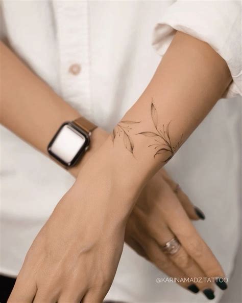 Тонкие тату в Москве. Веточка браслет тату in 2024 | Wrap around wrist ...