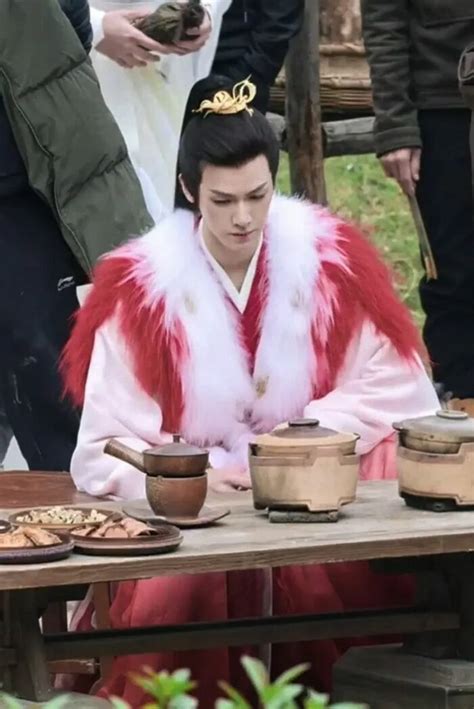 Чжао Лу Сы и Ван Ань Юй на новых фото со съёмок фэнтези-дорамы - YesAsia.ru