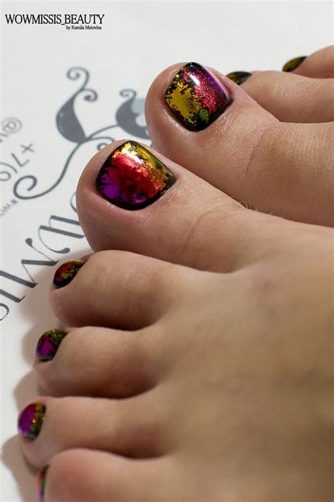 Разноцветная фольга и черный лак | Pedicure nail art, Pedicure nails ...