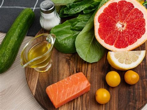 Салат с листьями романо, грейпфрутом и семгой – пошаговый рецепт ...
