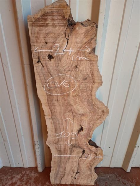 Planche bois brut d'olivier