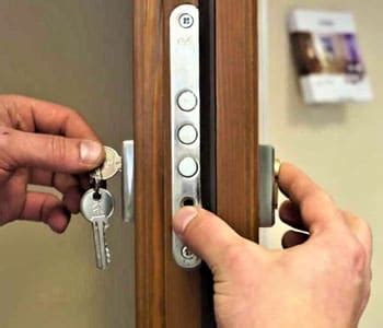 Прокручивается ключ в замке входной двери - Lockservice.pro
