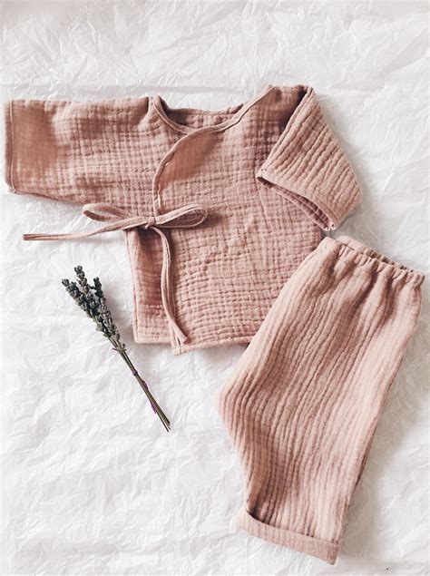 Муслиновый костюм | Babykleren, Kinderkleding patronen, Babykleding