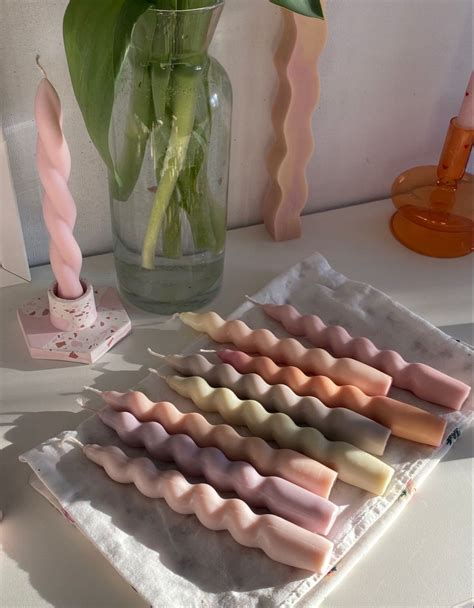 Соевые свечи ручной работы | Diy soy candles, Colorful candles ...