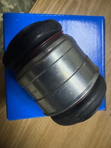 VKDS 339008 SKF сайлентблок переднего нижнего рычага