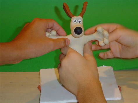 How to make a simple Claymation Character -iKITMovie Stop Motion