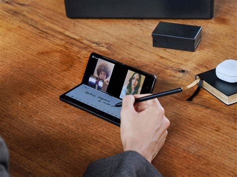 Samsung S Pen Fold Edition smartphone stylus has a retractable Pro tip ...