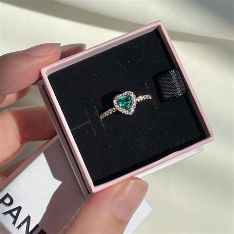 Pin di Dragana su stil ideas | Anelli pandora, Gioielli pandora, Style ...
