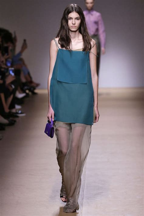Salvatore Ferragamo / Spring 2019 / Milan | Fashion, Outfits, Womens ...
