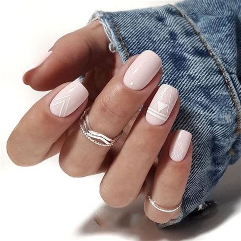 Нежный и красивый дизайн с интересной геометрией. | Square nail designs ...