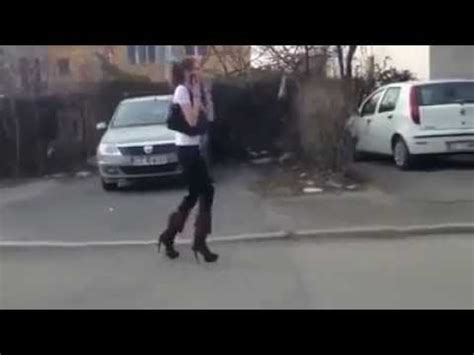 Тупая пизда на высоких каблуках - YouTube