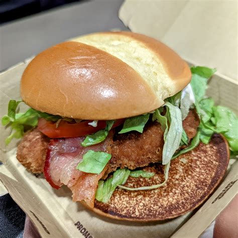 Smooch Food: Trying McDonald's Bacon Deluxe McCrispy