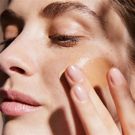 Avene Тониран флуид много висока слънцезащита SPF 50+