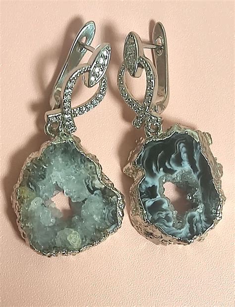 Серьги натуральный серый агат. Серьги друза агата (жеода кварца, агата ...