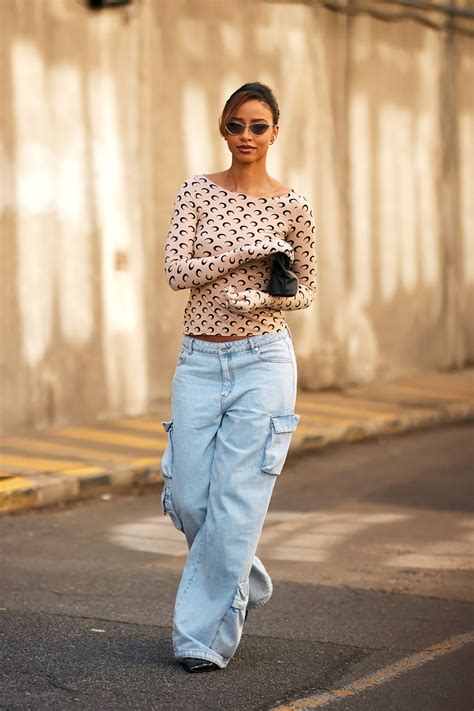 Cómo llevar baggy jeans siguiendo las tendencias en agosto 2024 | Vogue