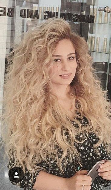coiffure longue frisee | Lange haare, 90er haar, Haare locken