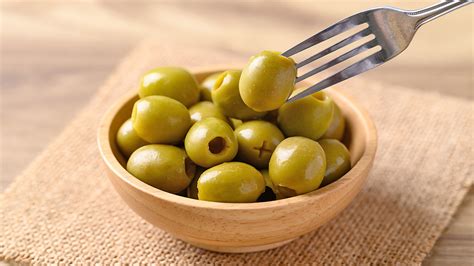 Castelvetrano Olives: A Buttery Variety That’s Nutritious + Versatile ...