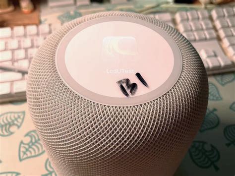 Появилась фотография прототипа новой HomePod с цветным экраном