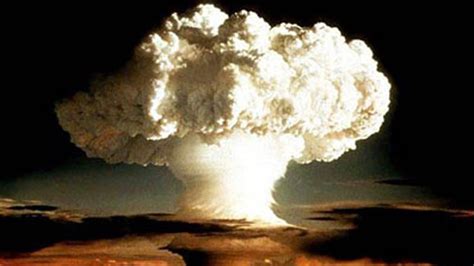 Wie funktioniert eine Atombombe? - Clixoom Science & Fiction - YouTube