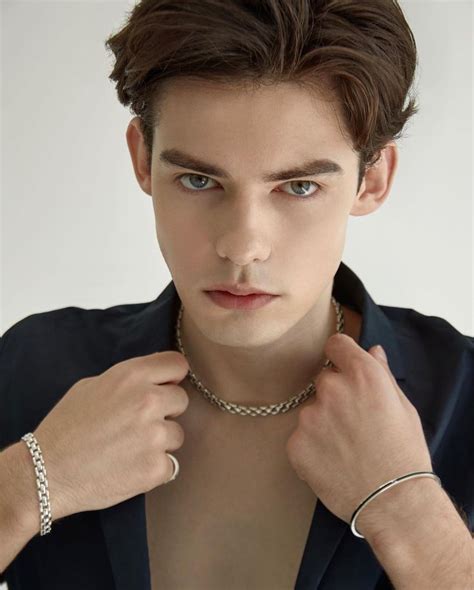 Yan Mark | Selebritas, Mode