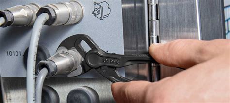 Szczypce nastawne KNIPEX Cobra® XS na święta | PortalNarzedzi.pl