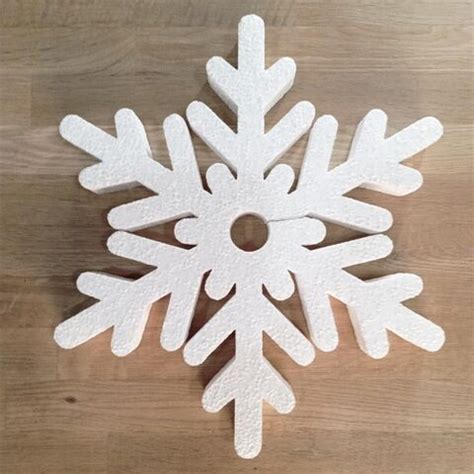 Снежинки из пенопласта.
