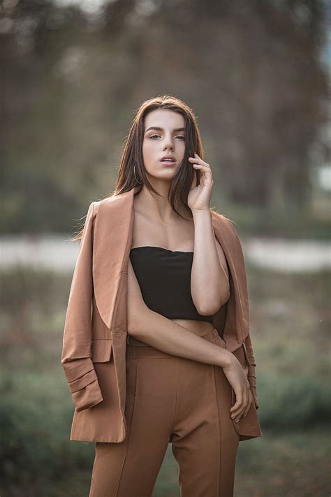 What Is Chic Style? Chic Style In Fashion And Outfits - StaedterStyle
