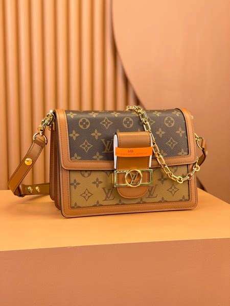 Louis Vuitton Клатч - купить с доставкой по выгодным ценам в интернет ...