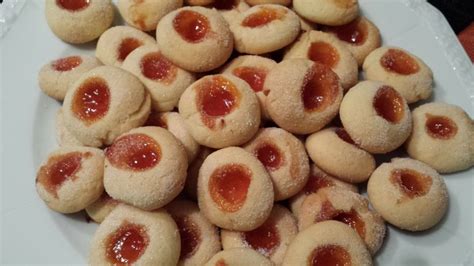 Ochsenaugen: Traditionelles Rezept für Marmelade-Marzipan-Plätzchen ...