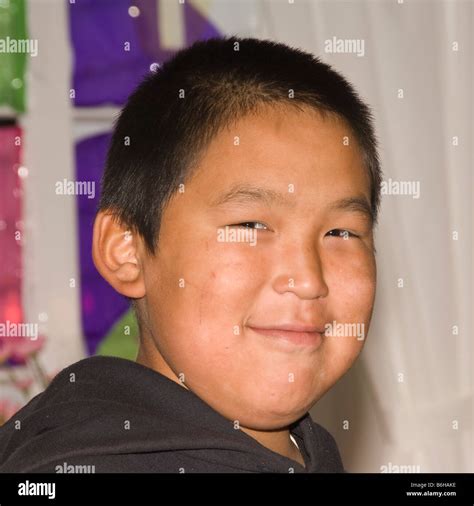 Inuit kinder -Fotos und -Bildmaterial in hoher Auflösung – Alamy