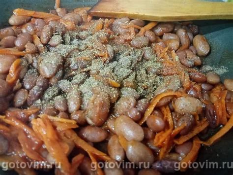 Фасоль с морковью в томатном соусе. Рецепт с фото