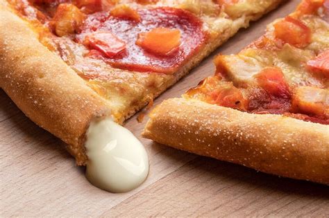 Пицца с сырным бортиком - пиццерия Cipollino Pizza на Подоле