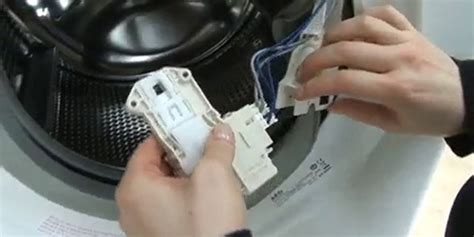 Стиральной машины индезит как разблокировать дверцу: Как открыть ...