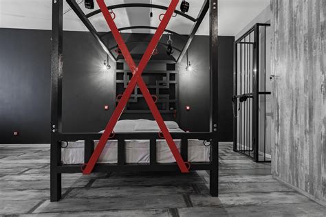 БДСМ - все, что вы хотели знать о наслаждении и боли