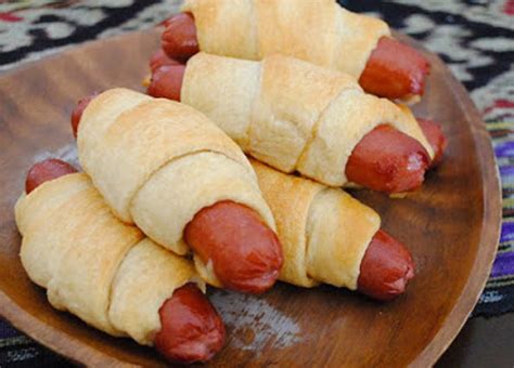 Сосиски в тесте из готового дрожжевого теста — Вкусное дома