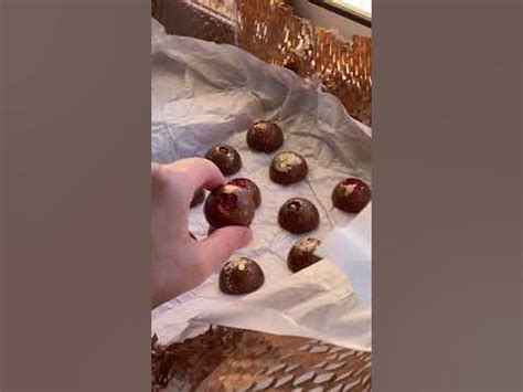 Открытые конфеты с ягодами и орехами 🌰 #шоколадручнойработы #шоколад # ...