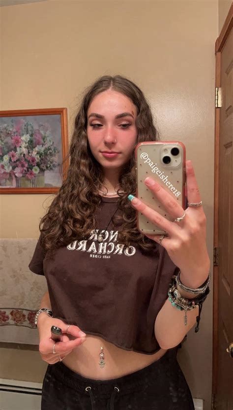 F18 inviting you over for dinner :) : r/NSFWNextDoorGirls