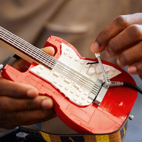 LEGO® Ideas Fender® Stratocaster™ – AG LEGO® Certified Stores